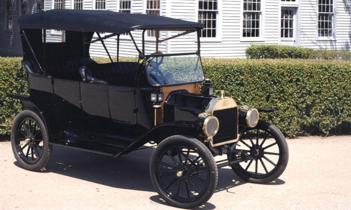 Some of the Best-Selling American Classic Cars - Old Cars Lovers