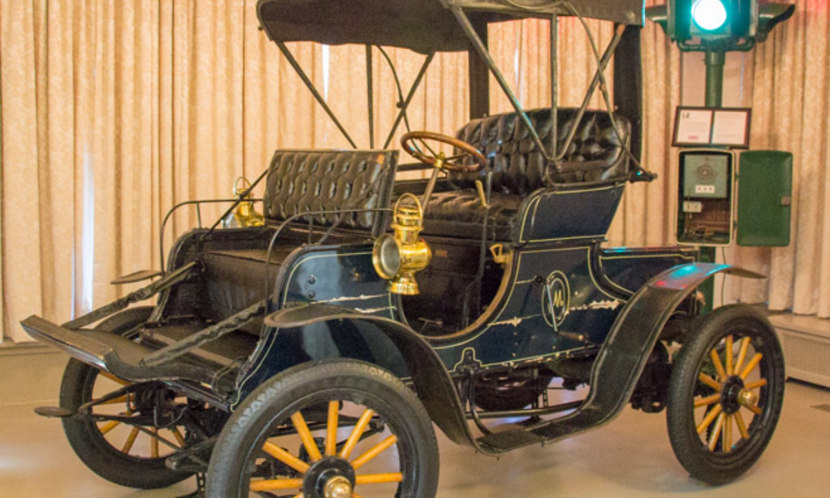 A Glimpse into the History of American Automobiles: Some of the Oldest ...